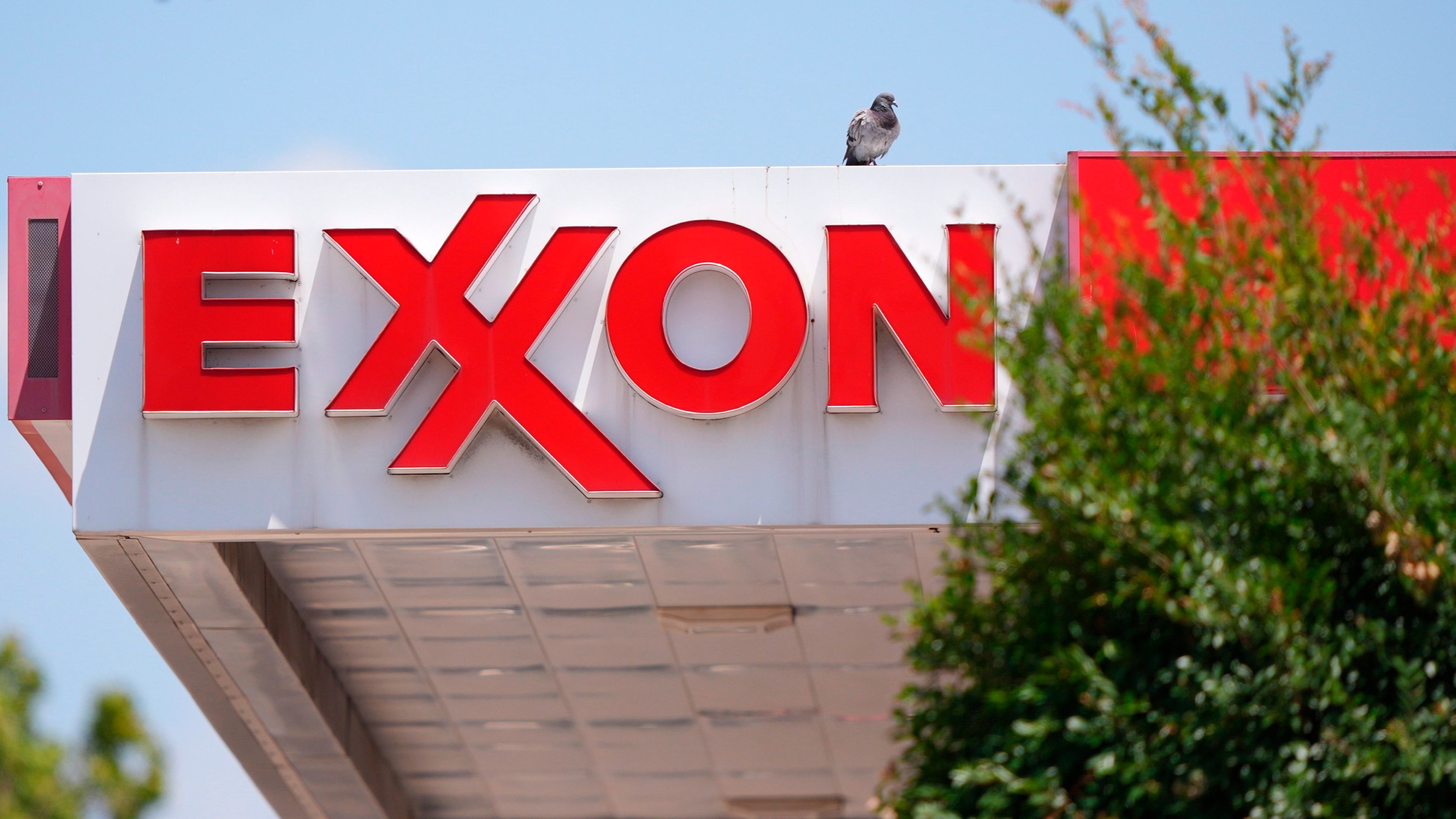 Exxon profits dip but buybacks maintained - Investors' Chronicle