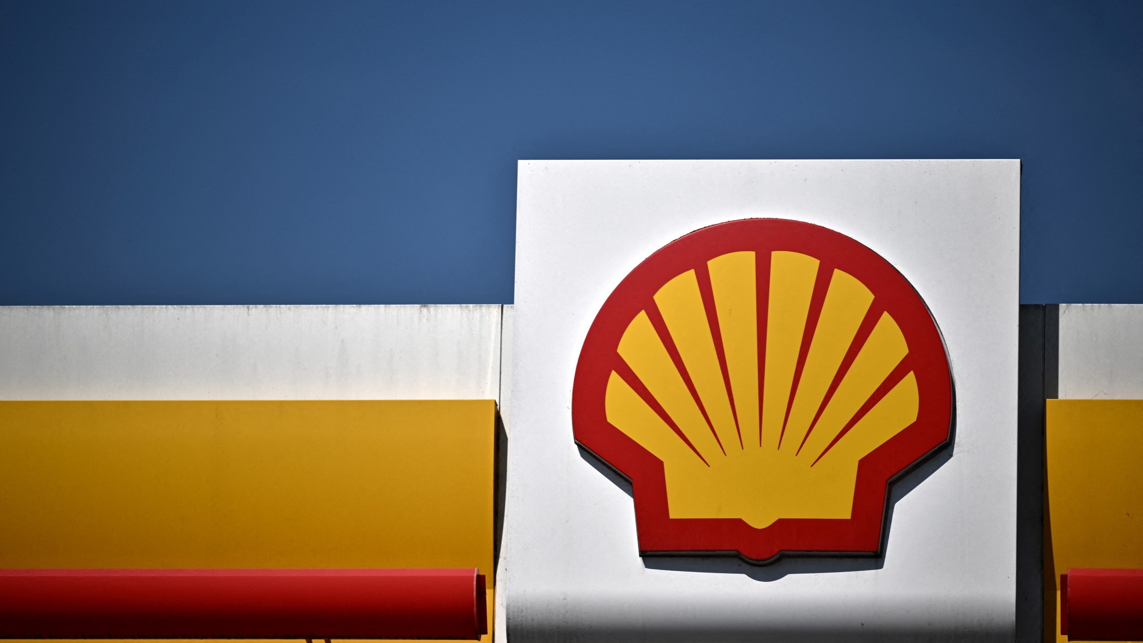 Shell profits slide but beat forecasts - Investors' Chronicle