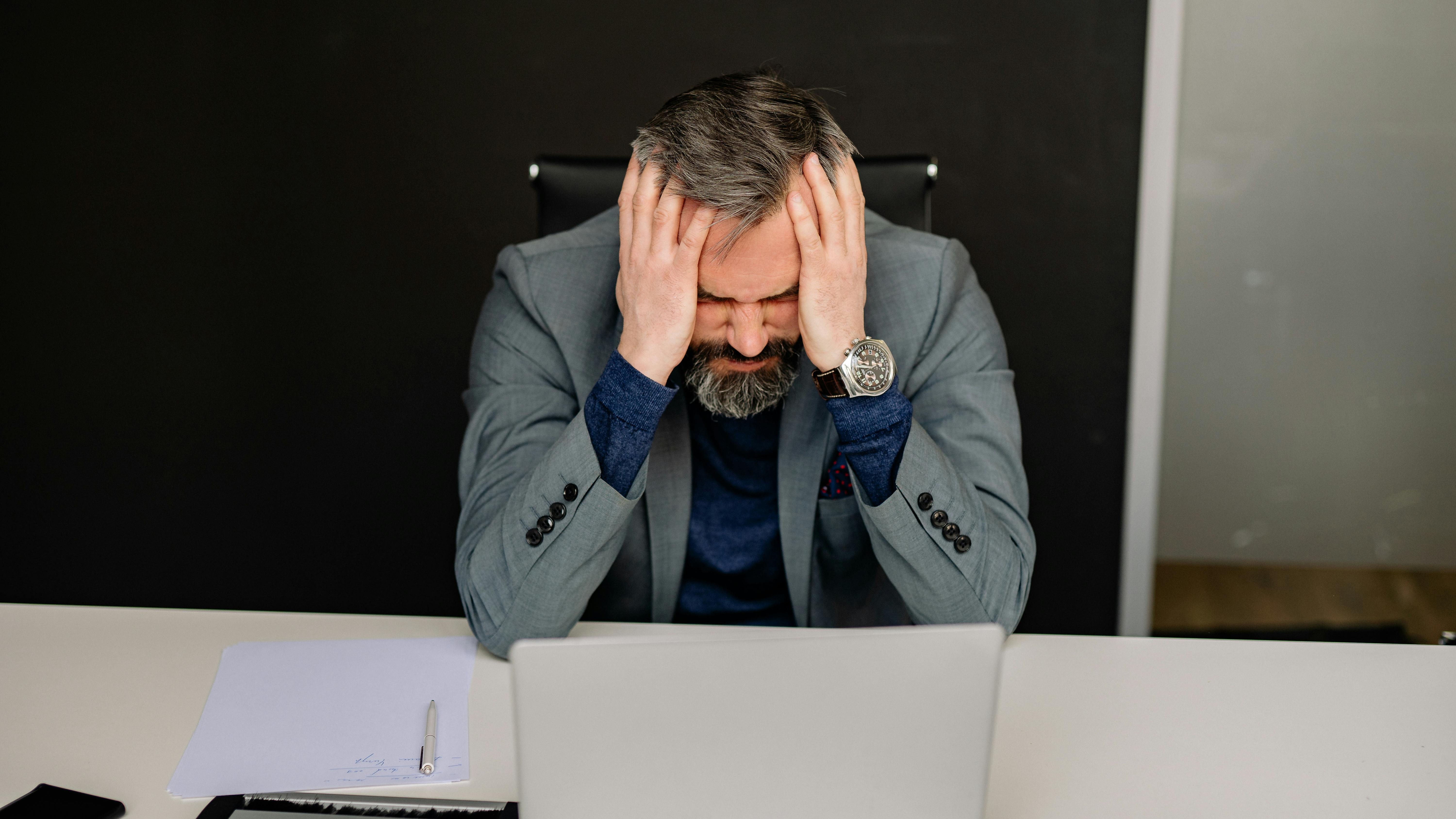 90% of advisers apologise to clients for poor platform service - FTAdviser