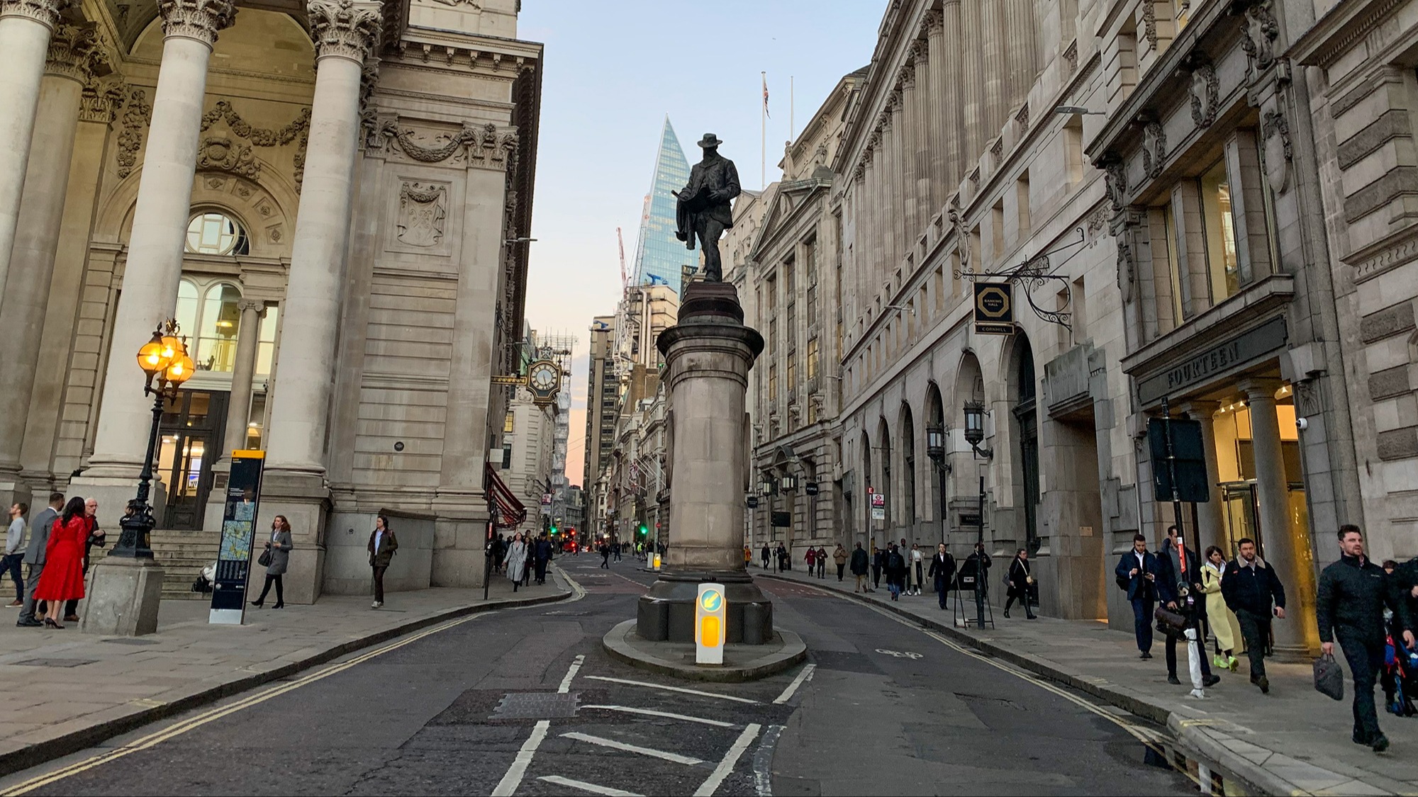 Bank of London orders staff into the office five days a week - The Banker