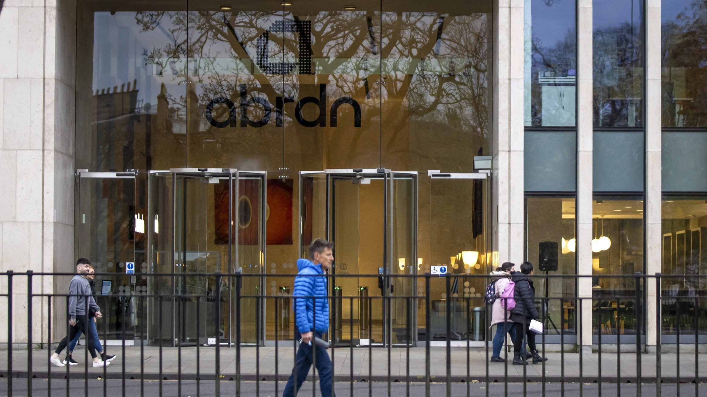 Aberdeen targets £1bn platform inflows after price cut - FTAdviser