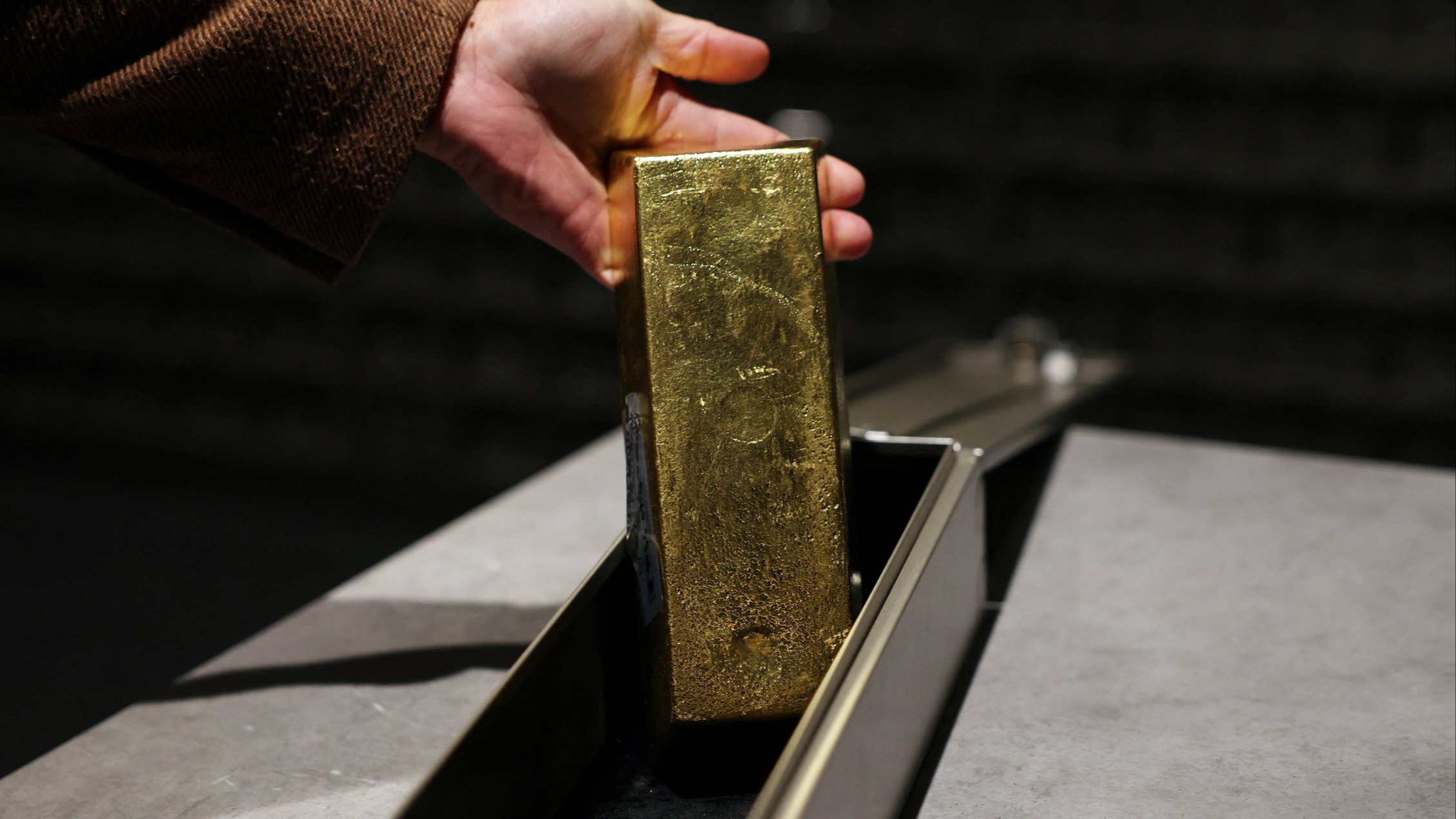 Rise in gold prices is ‘screaming signal of market fear’ - FTAdviser