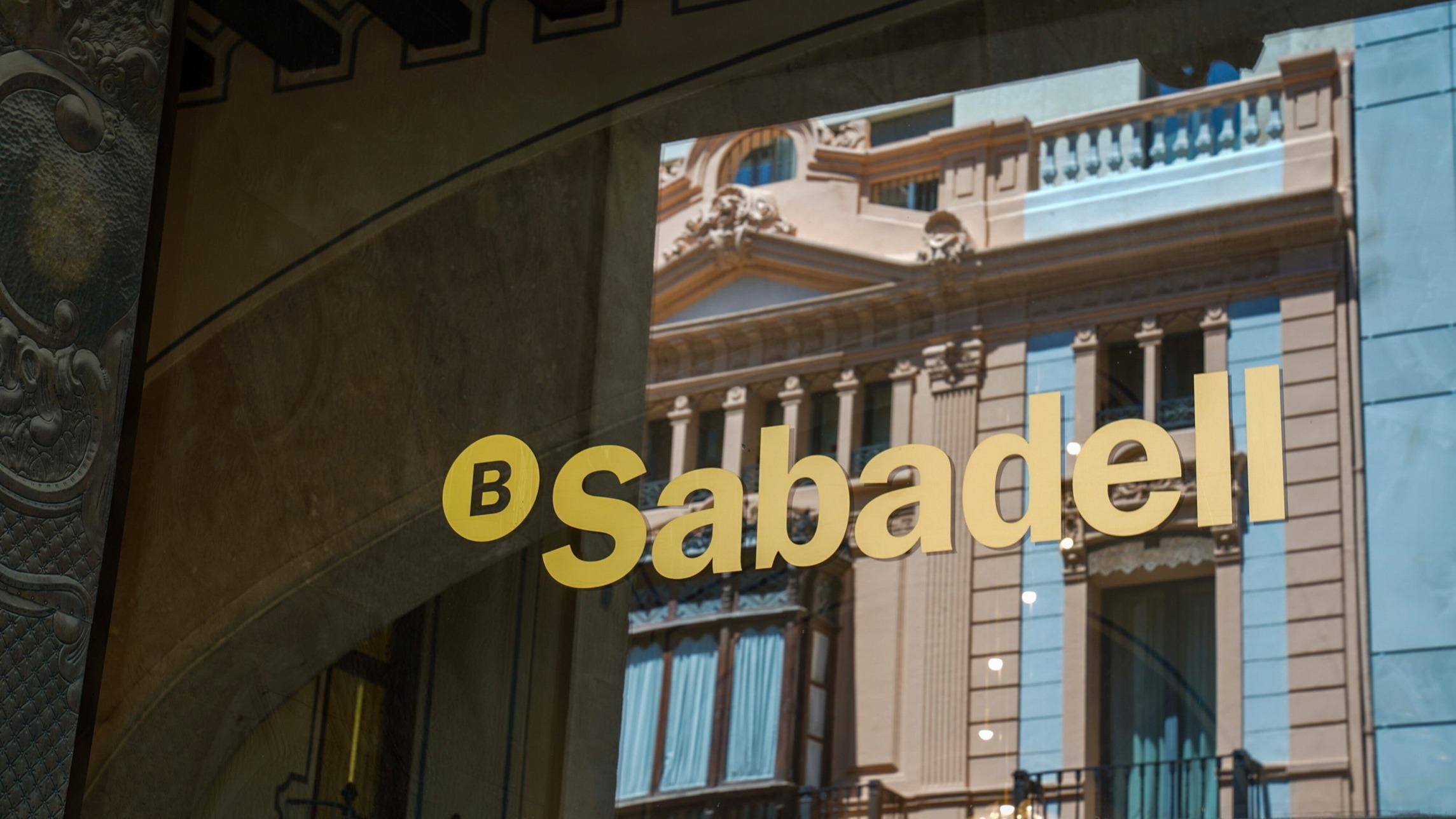 Sabadell tells shareholders to reject BBVA’s hostile bid; Barclays ...