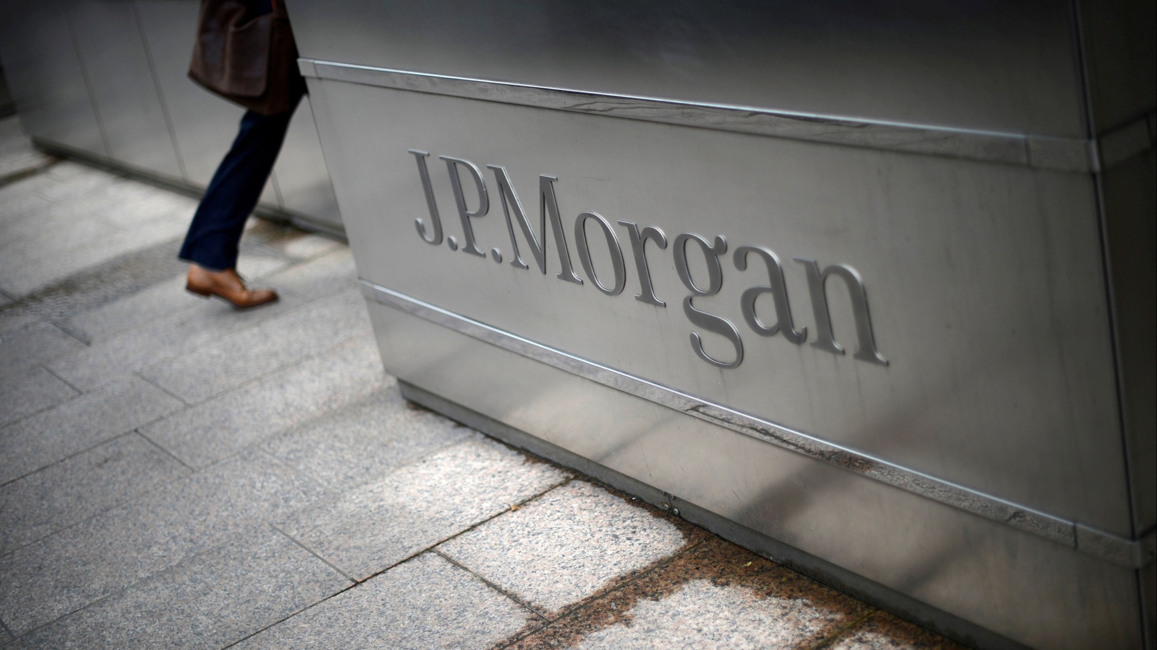 Can JPMorgan take on the investment platform heavyweights? - Investors ...